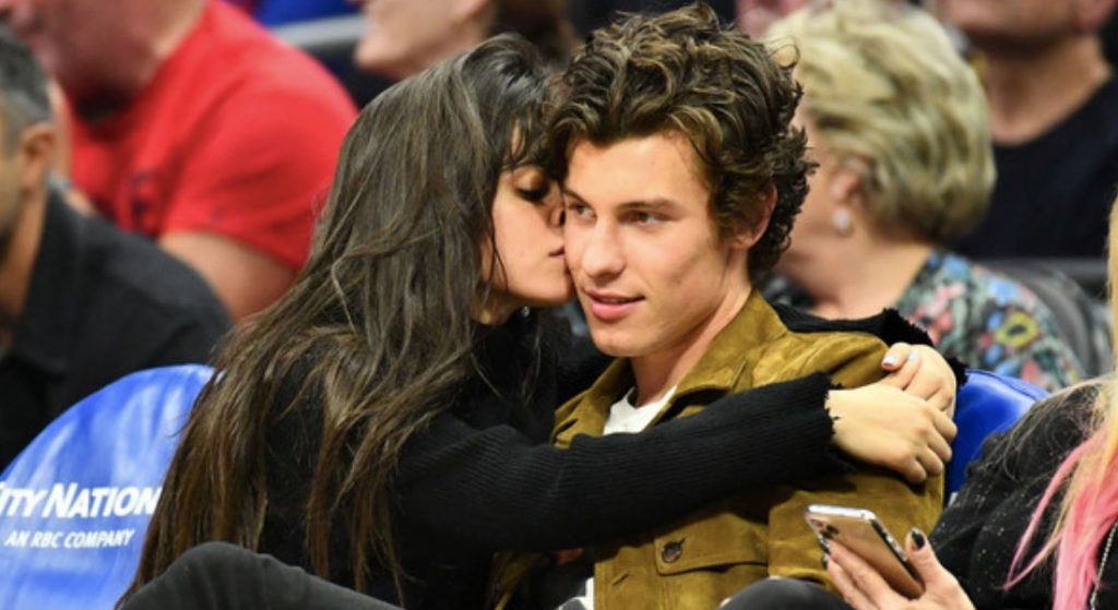 Camila Cabello y Shawn Mendes se comen a besos en público | Coolture